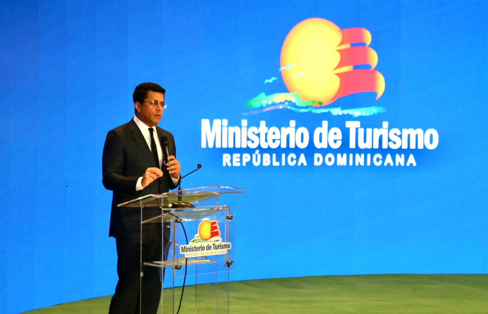 El mito del relato oficial sobre el turismo - Pronosticamedia El mito del relato oficial sobre el turismo - Pronosticamedia